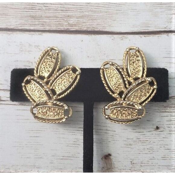 Sarah Coventry | Jewelry | Vintage Sarah Coventry Clip On Earrings Gold ...
